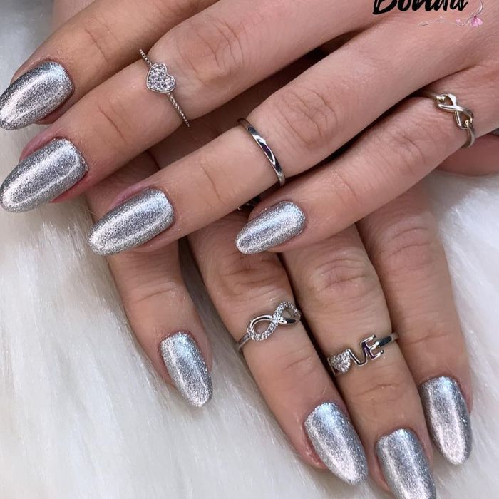 Unha cromada é mais futurista e diferente - Purebreak