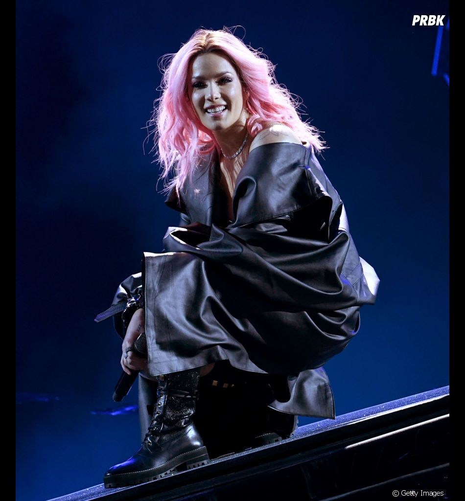 Halsey apresentou sua nova música Nightmare na final do The Voice USA ...