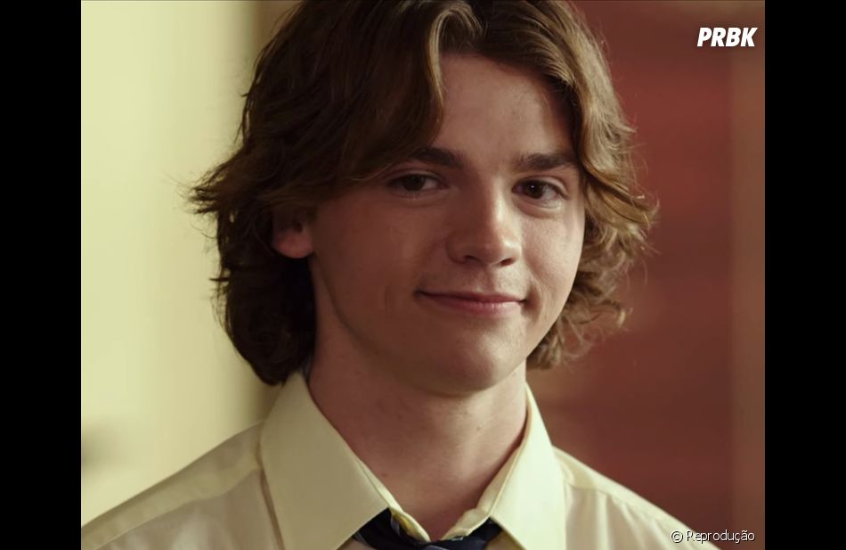 Lee Flynn (Joel Courtney) é melhor amigo da mocinha de A Barraca do ...
