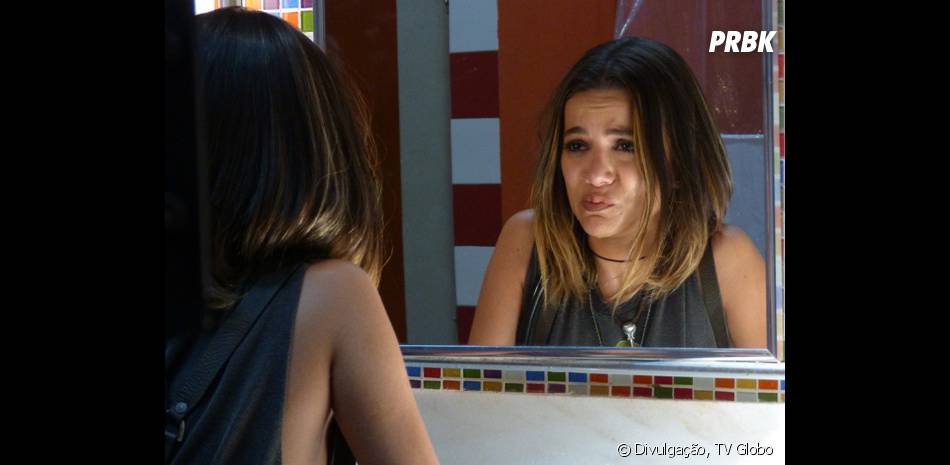 Vicki (Manu Gavassi) chora no banheiro em Malhação - Purebreak