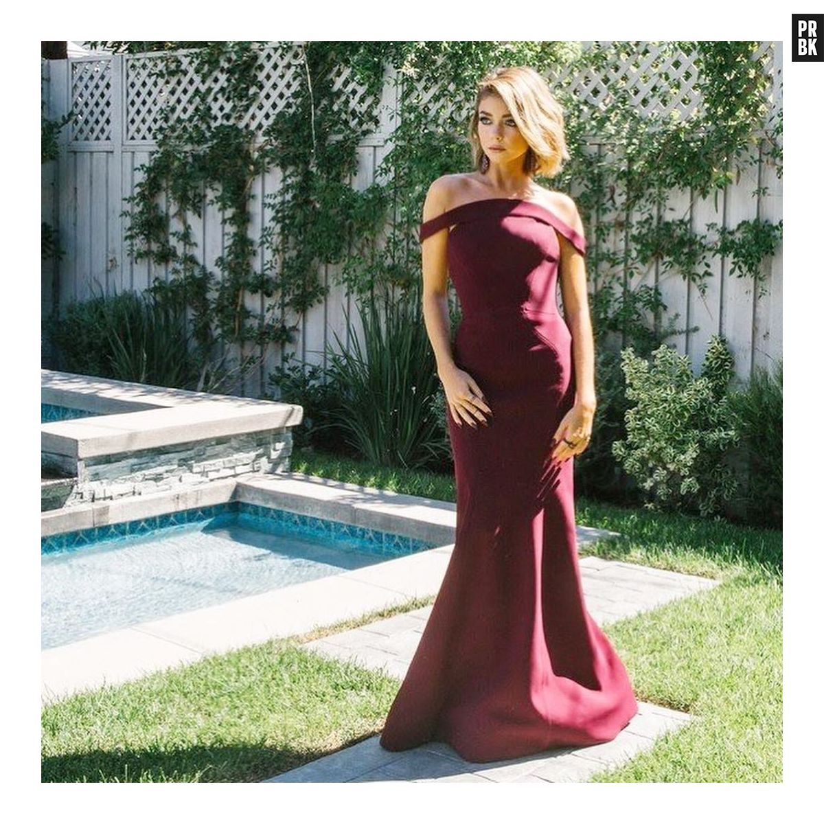 Foto: O marsala é uma cor que combina bem com Sarah Hyland - Purebreak