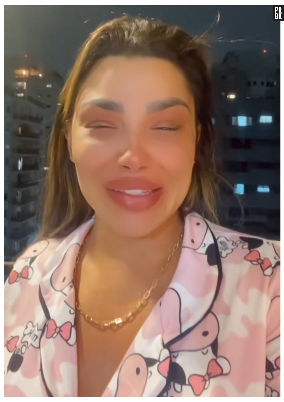 Foto: Jenny Miranda é resgatada por familiares após ameaçar se jogar de ...