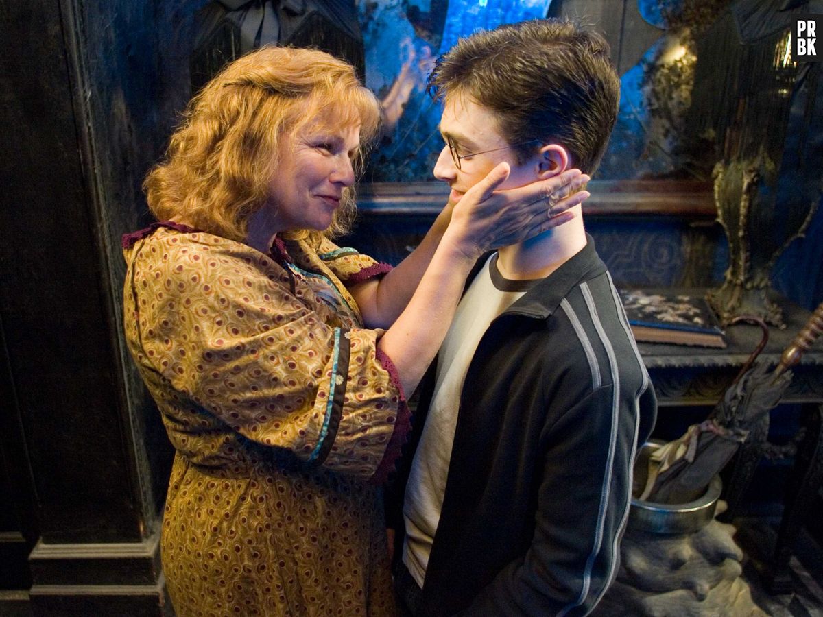 Foto: Na saga "Harry Potter", Molly Weasley (Julie Walters) é tão ...