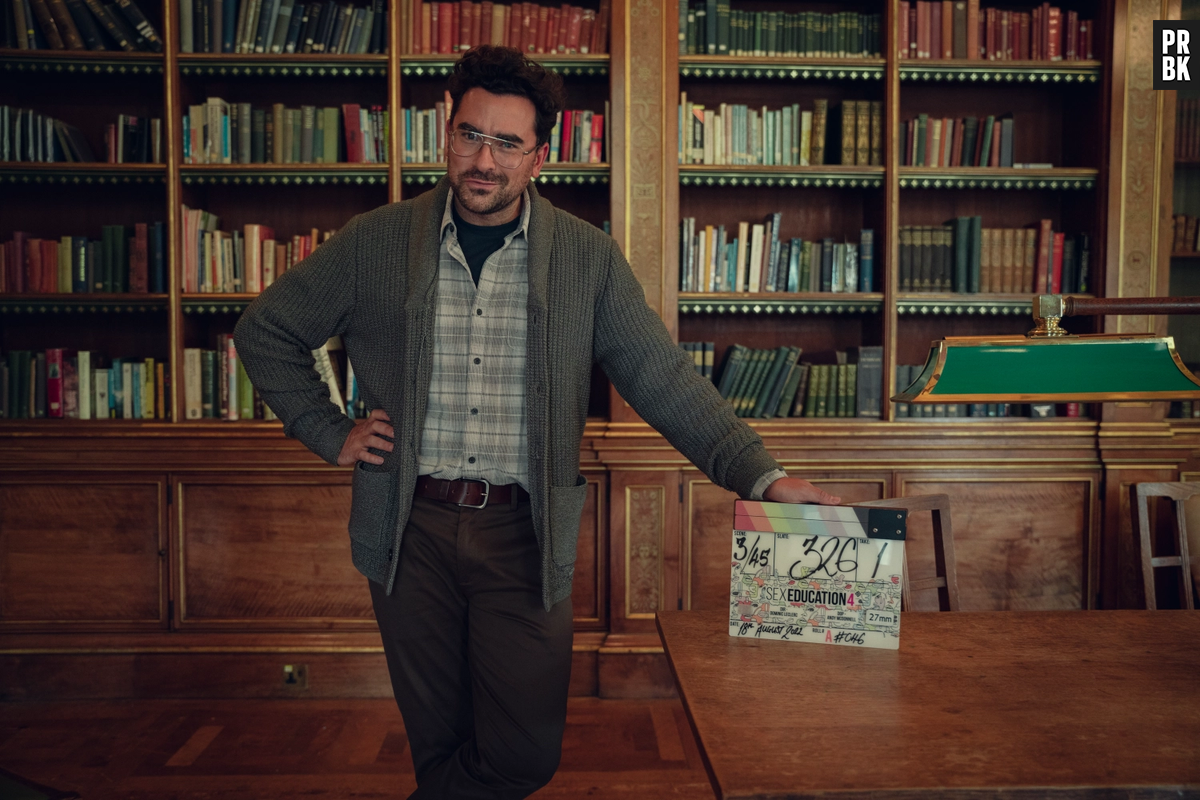 Foto: Dan Levy é Thomas Molloy, tutor de Maeve (Emma Mackey), na 4ª ...