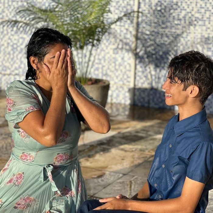 Carlos Emanuel está documentando sua destransição nas redes sociais ...