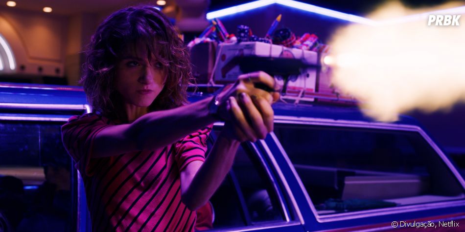 Em Stranger Things 4, personagem de Nancy aparece armada com uma ...