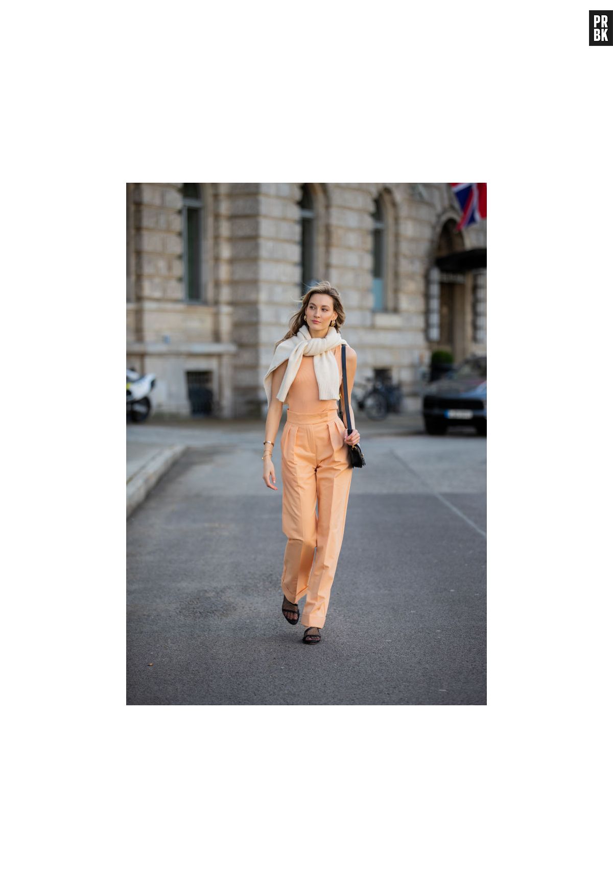 Foto: O Peach Fuzz traz muita elegância ao visual - Purebreak