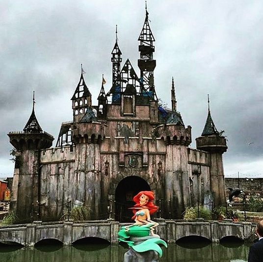 Disney mal assombrada? Conheça a Dismaland, o parque sinistro criado ...