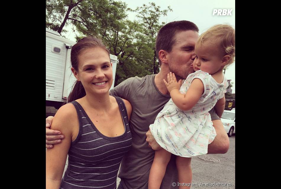 Stephen Amell ama sua família e isso faz a gente gostar ainda mais dele ...