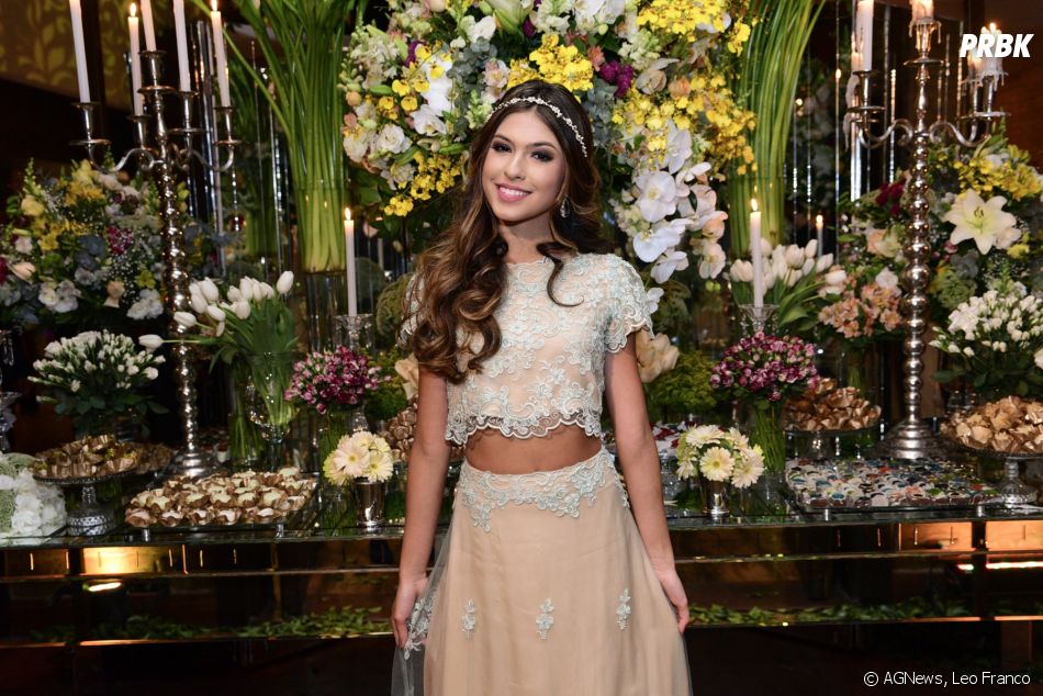 O que acharam do look de Fernanda Concon? - Purebreak