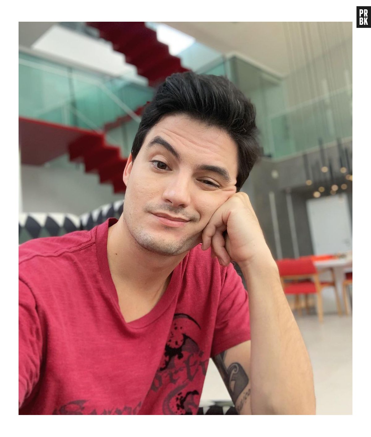 Foto: Felipe Neto faz post sobre "Friends" e levanta questão: em quem ...