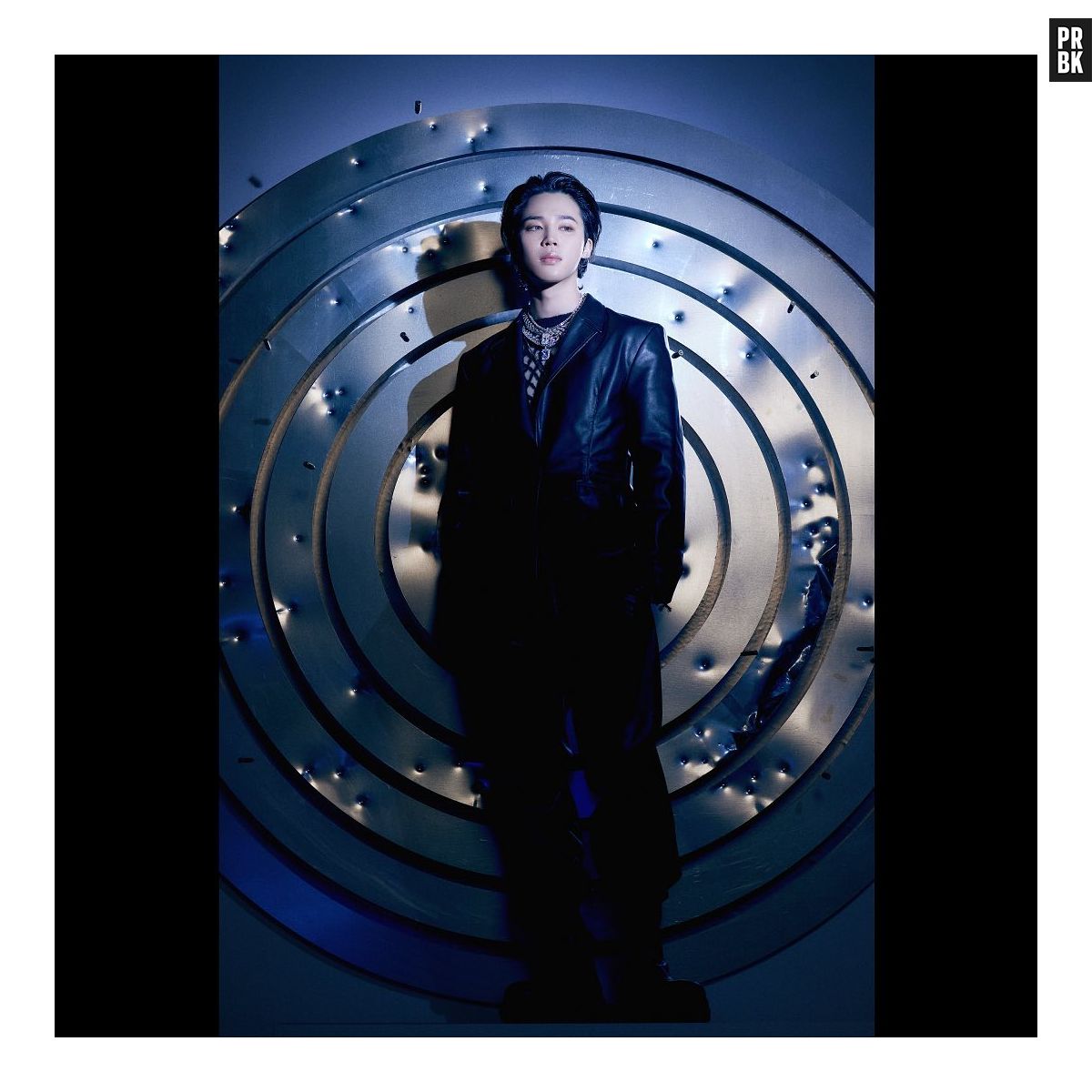 Foto: Com looks all black, membros do BTS se destacam em photoshoot ...