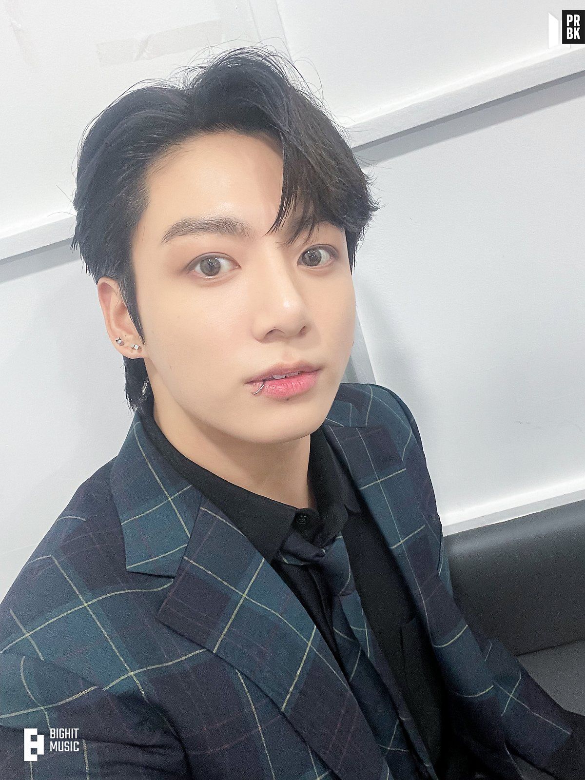 Foto: Jungkook, do BTS, ama estampa xadrez nos looks - Purebreak