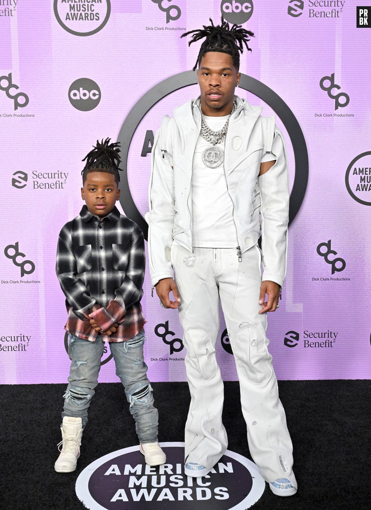 Foto: Jason Jones e Lil Baby no American Music Awards 2022 - Purebreak