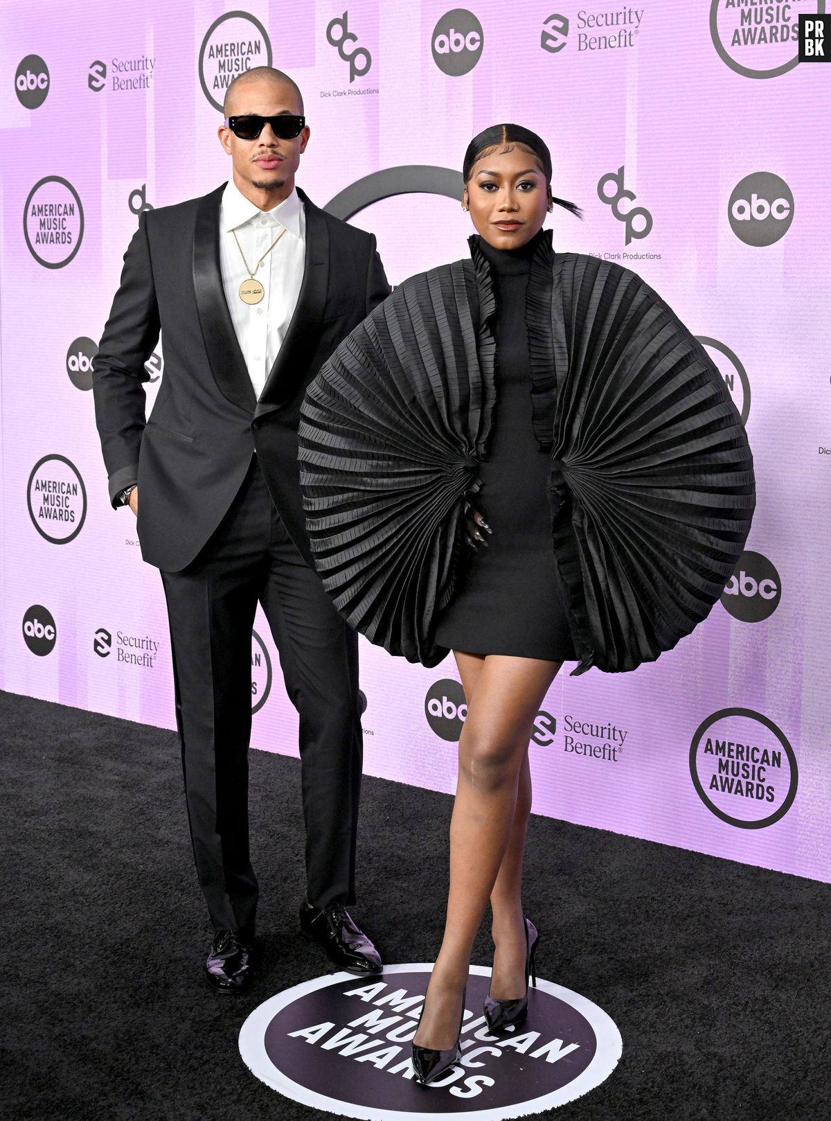 Foto: Raysean Hairston e Muni Long no American Music Awards 2022 ...