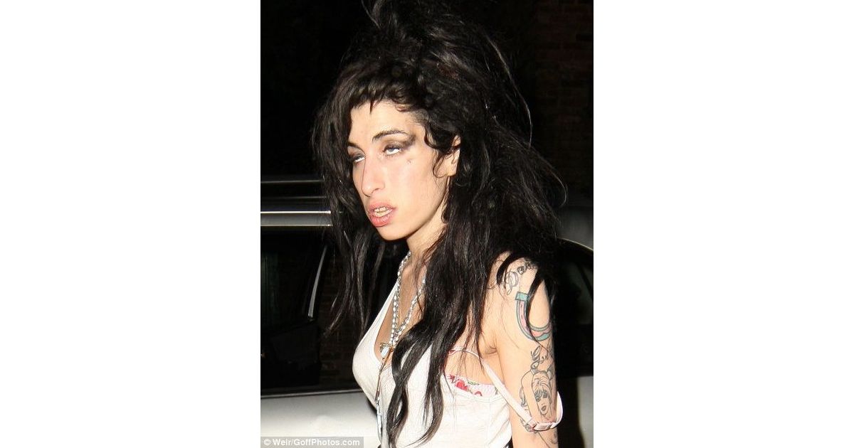 Amy Winehouse já foi vista bem diferente por causa das drogas - Purebreak