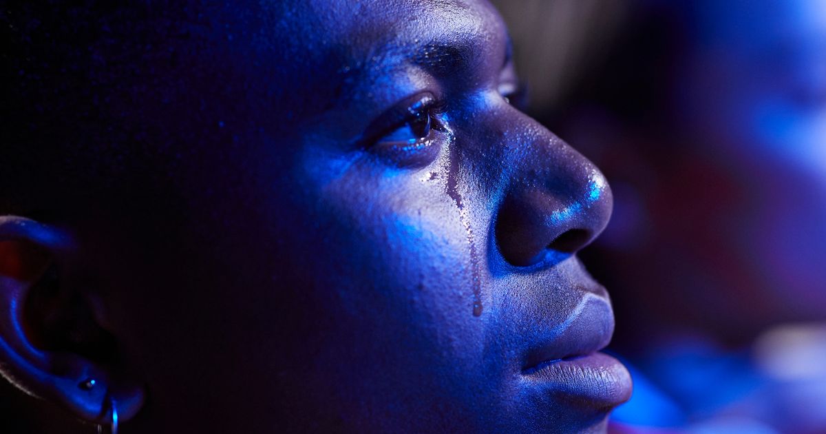 Homem quase fica cego após chorar por uma semana inteira! Motivo do ...