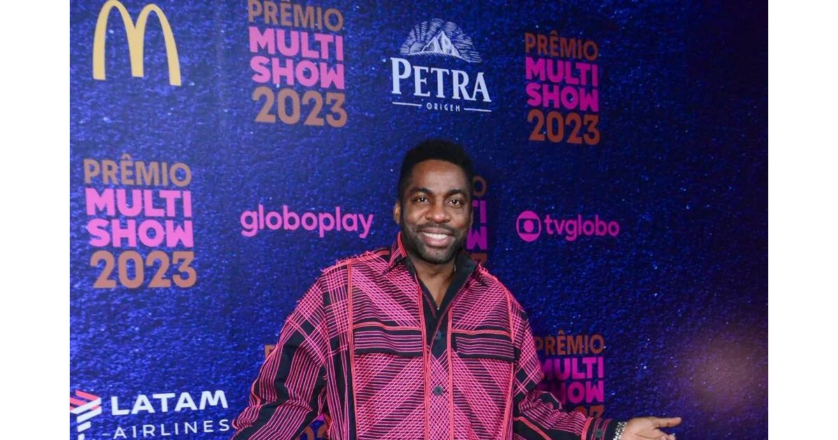 Lázaro Ramos estava incrível com terno preto e rosa para o Prêmio ...