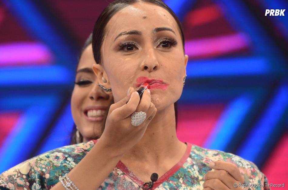 Apresentadora Sabrina Sato sendo caracterizada por Anitta no Programa ...