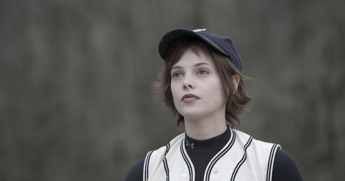 Alice (Ashley Greene) parece bem jovem e simpática em Crepúsculo, com ...
