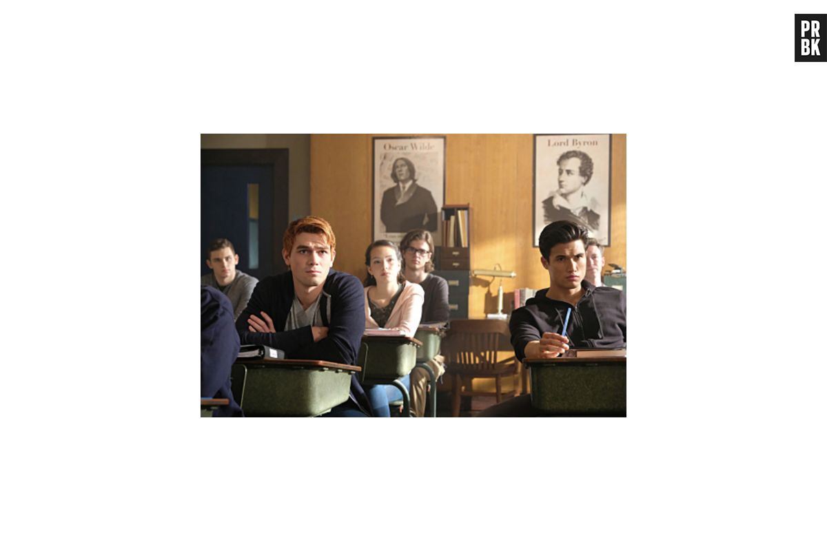 Foto: Charles Melton interpreta o Reggie na série "Riverdale" - Purebreak