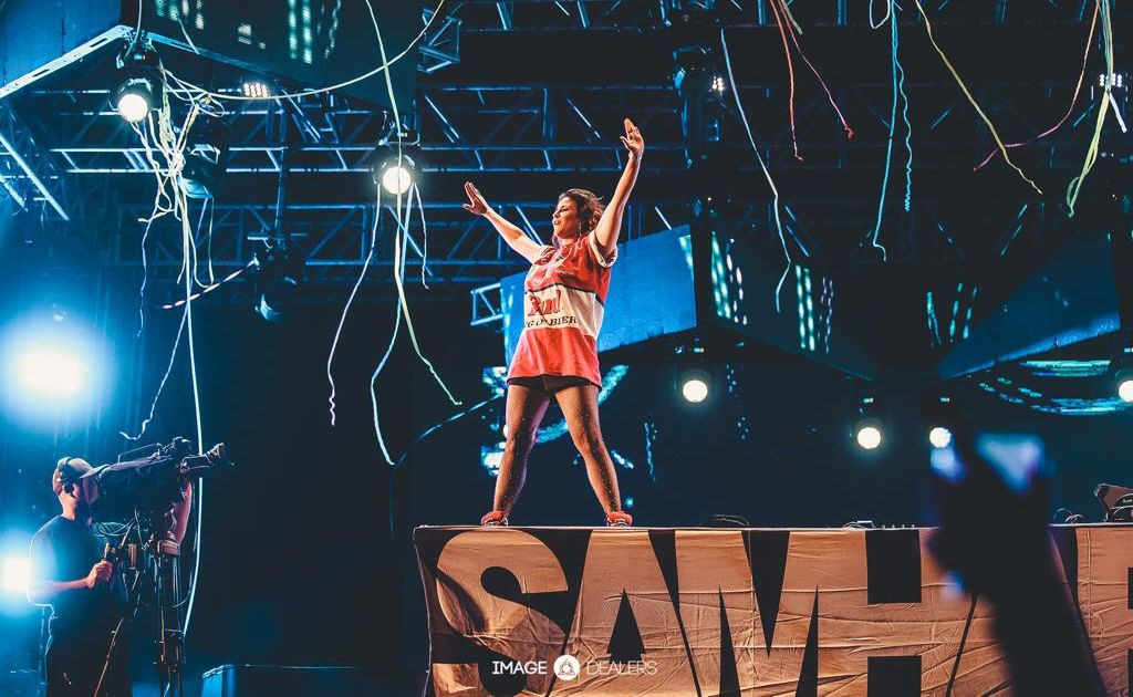 Você já ouviu "Aquela Paz", o novo single de Samhara em parceria com ...