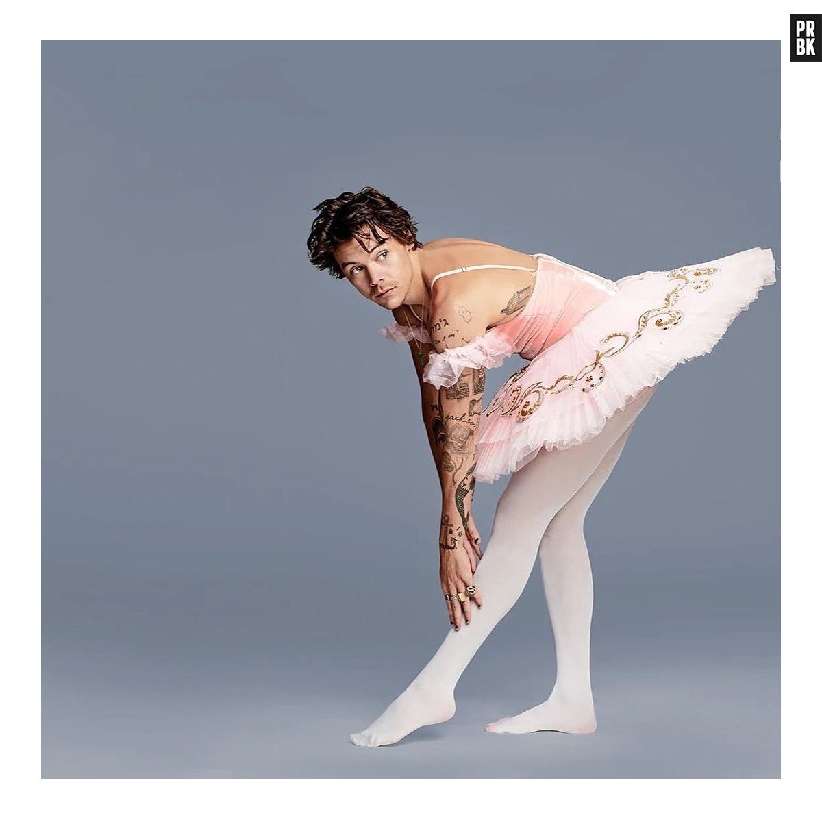 Foto: Harry Styles não tem problema em romper com a masculinidade e ...