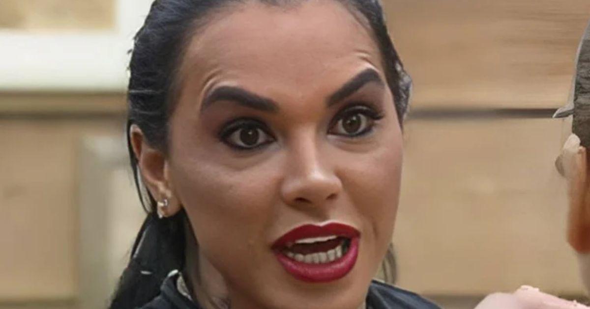 "A Fazenda 15": Simioni surta com humorista, abandona estúdio da Record ...