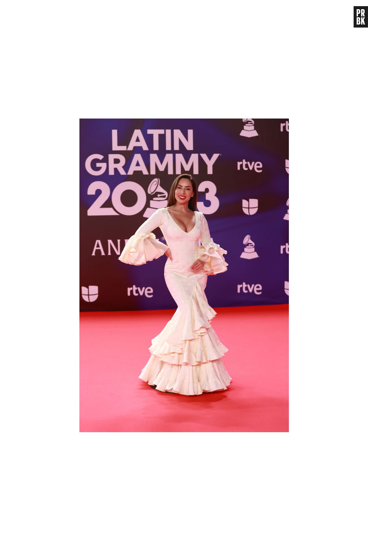 Foto: Grammy Latino 2023: Barbie Muriel foi toda de branco - Purebreak