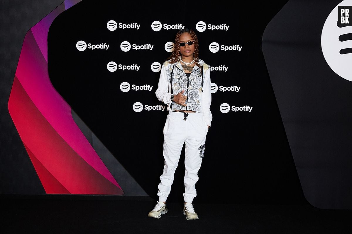 Foto: Mc Dricka apostou em look mais street para a Festa Spotify ...