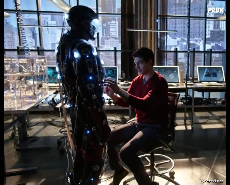 Introduzindo o spin-off de Arrow e The Flash, Ray (Brandon Routh ...