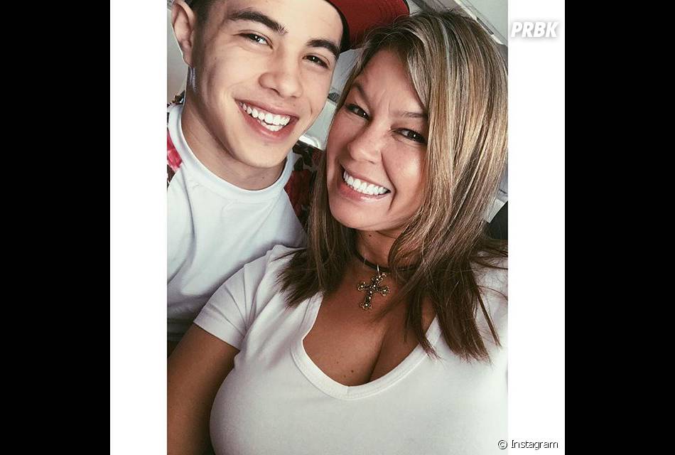 Gustavo Rocha, do canal Brothers Rocha, e a mãe Márcia Rocha - Purebreak