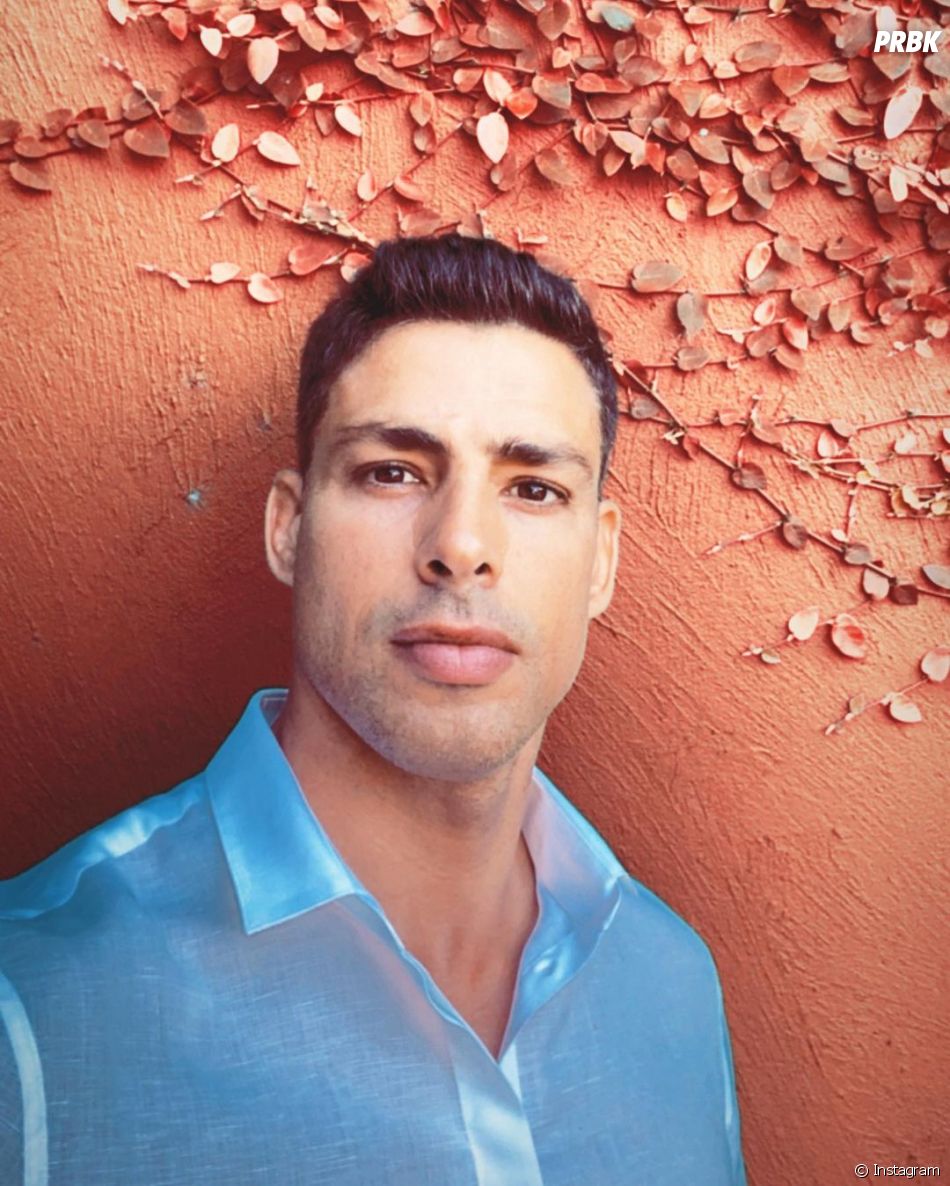 Cauã Reymond chama a atenção com a sua beleza por onde passa - Purebreak