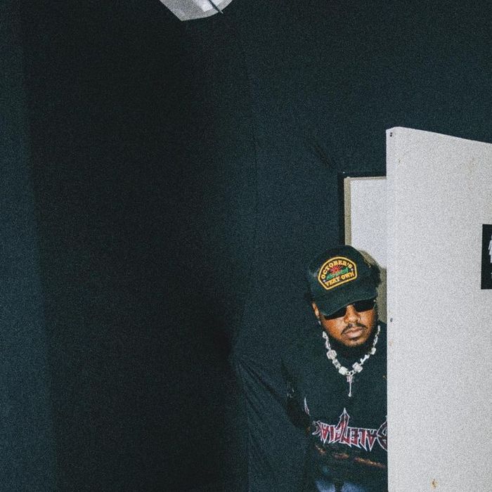 Djonga pega fogo ao vivo durante show e choca fãs - Purebreak