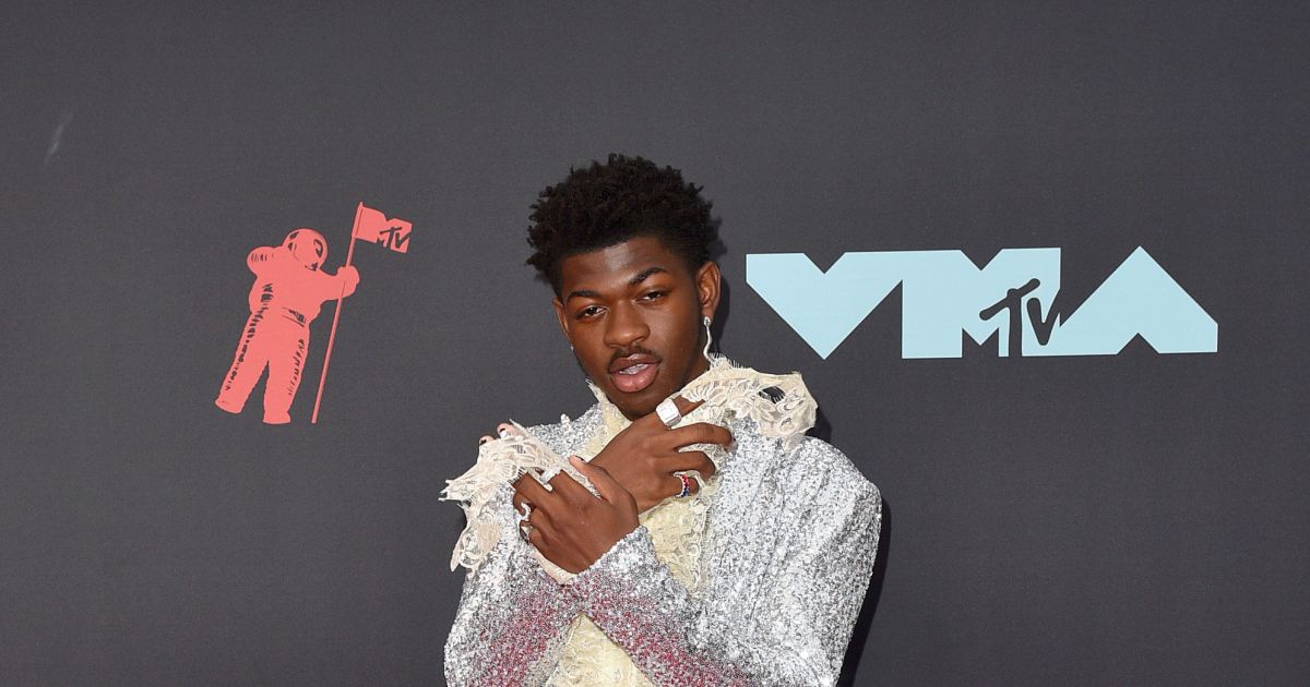 Lil Nas X sempre aposta nos looks extravagantes para premiações - Purebreak