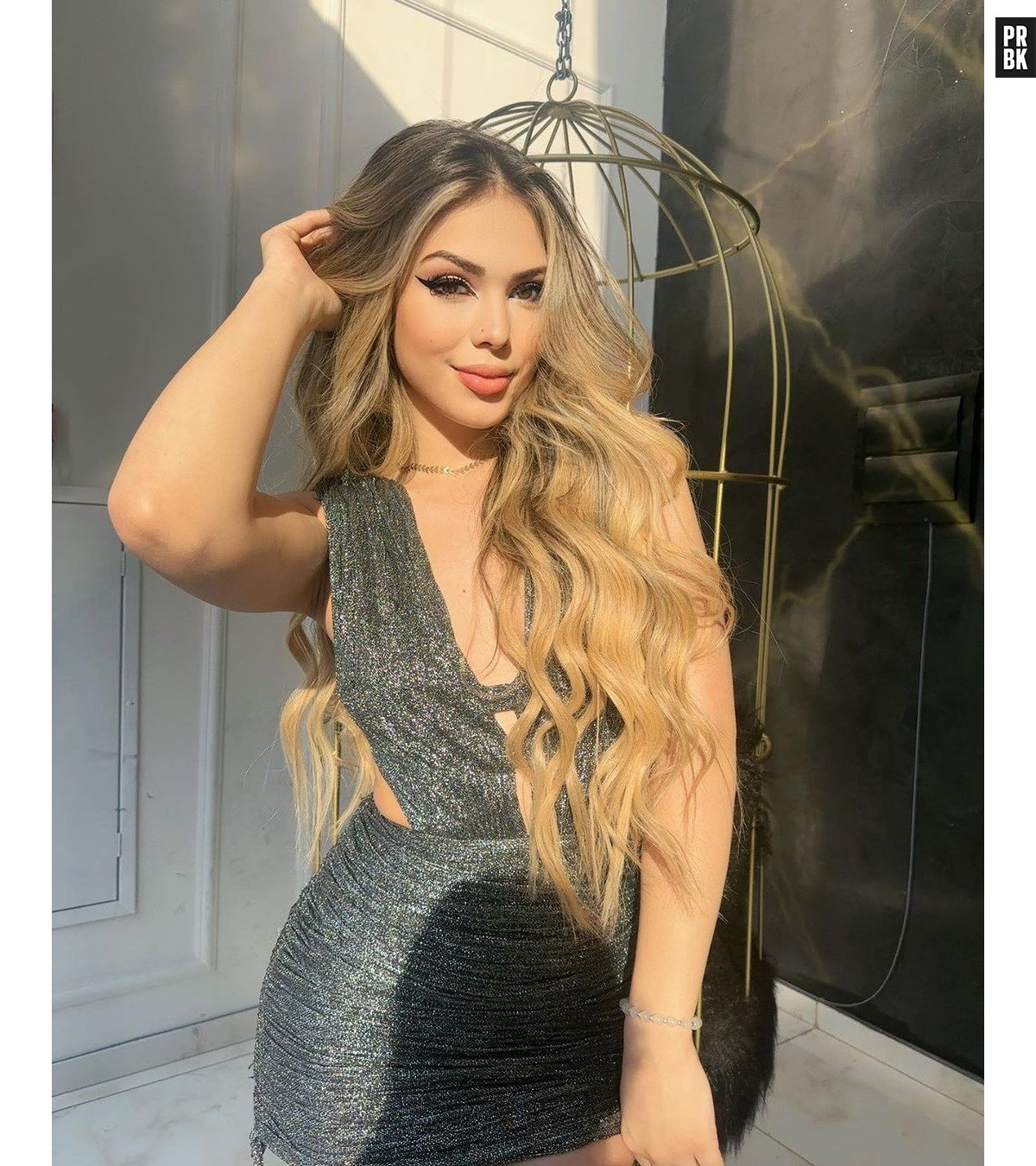 Foto: Melody causou polêmica ao aparecer armada em show - Purebreak