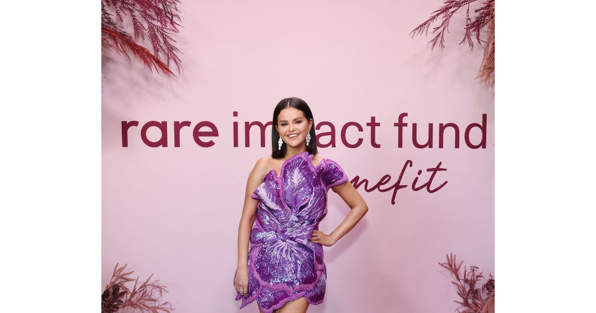 DEPOIS: Esse é um verdadeiro look diferentão que funciona em Selena Gomez e deixa todo mundo de ...