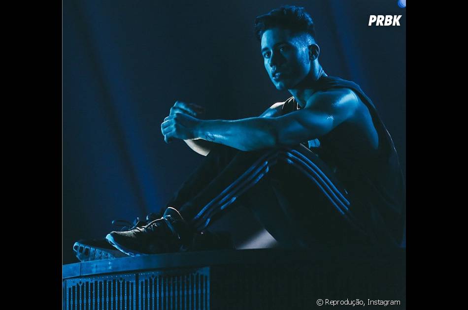 Ricky Alvarez descansando no intervalo dos ensaios da The Honeymoon ...