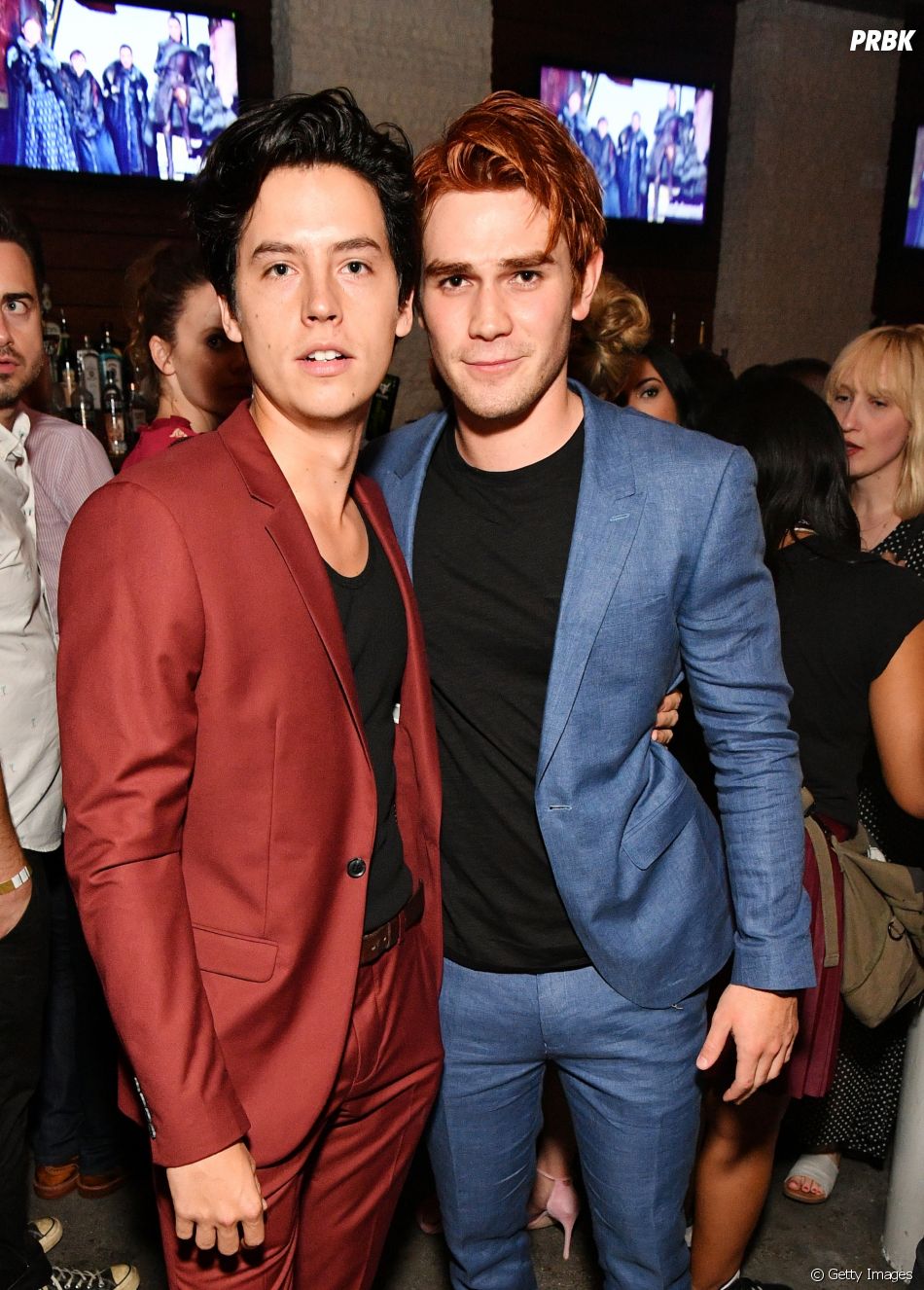 Cole Sprouse sempre interage com as publicações de KJ Apa no Instagram ...